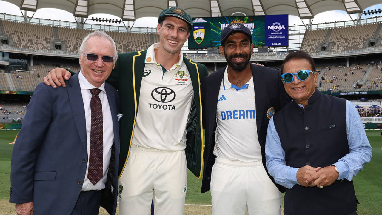 Sunil Gavaskar Photos | Image Gallery and Match Pictures