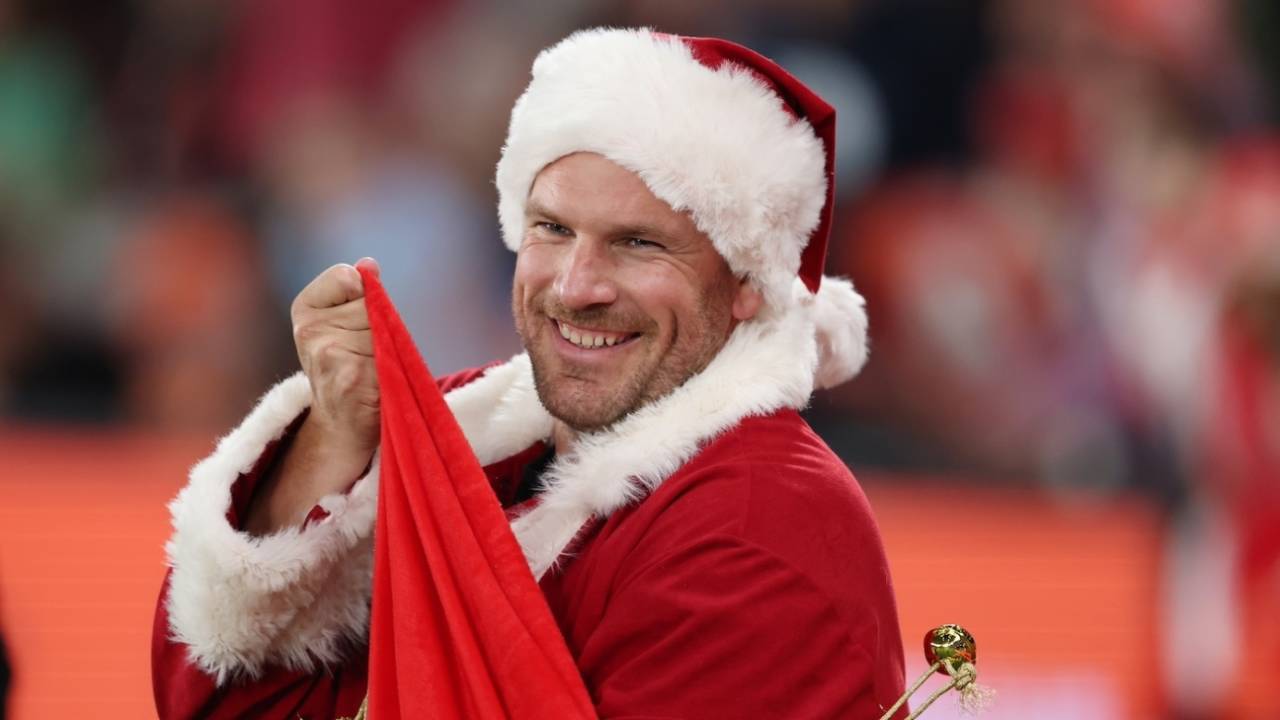 Aaron Finch Photos | Image Gallery and Match Pictures