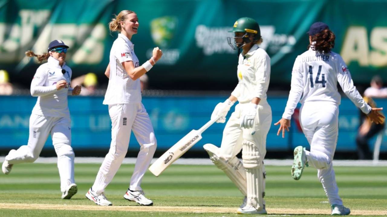 Lauren Bell Photos | Image Gallery and Match Pictures