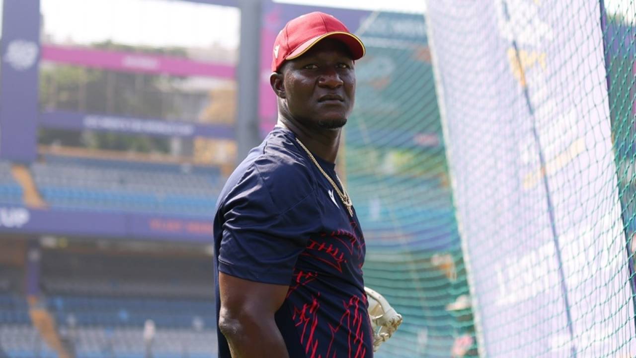 Daren Sammy Photos | Image Gallery and Match Pictures