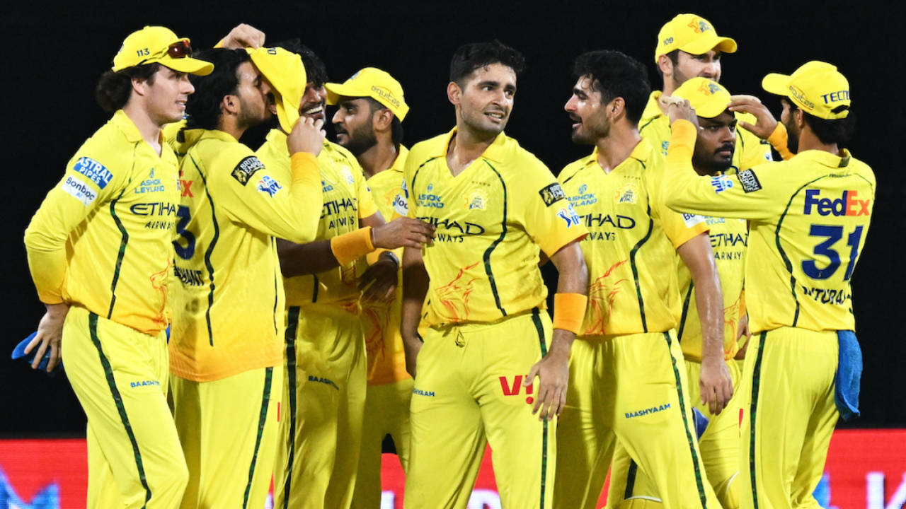 IPL 2026 - CSK vs MI - Anshul Kamboj catches up with Bhuvneshwar Kumar ...