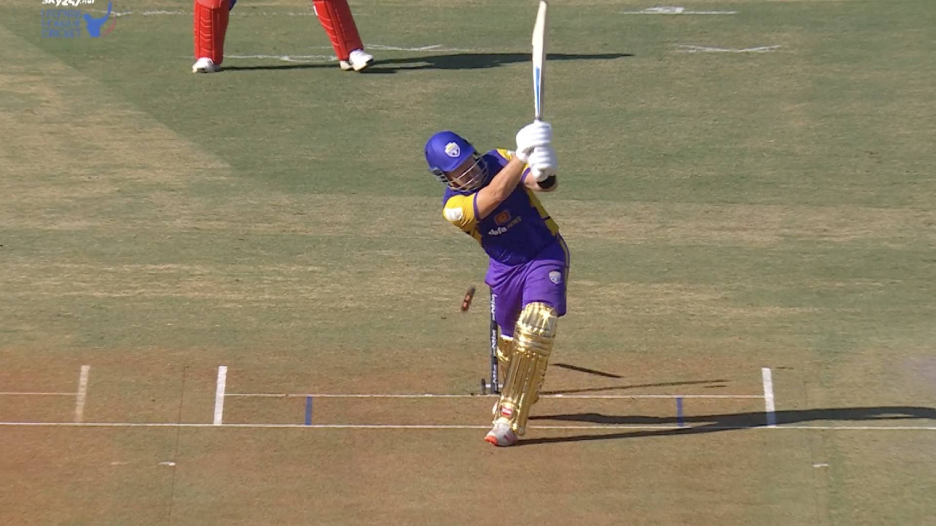 Legends League Cricket - Watch - Johnson cleans up Van Wyk ...