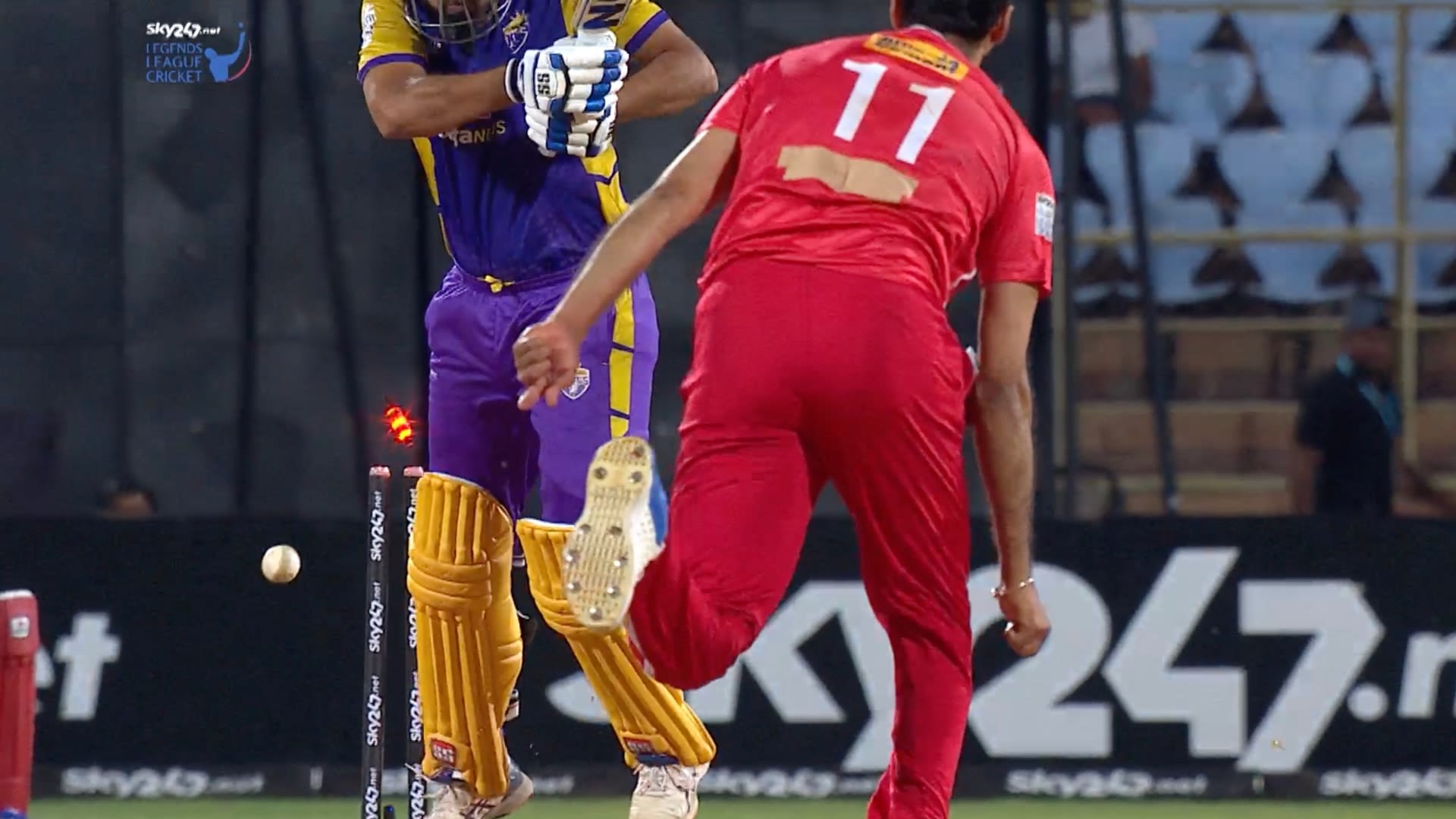 WATCH - Yusuf Pathan inside edge to the stumps | ESPNcricinfo.com