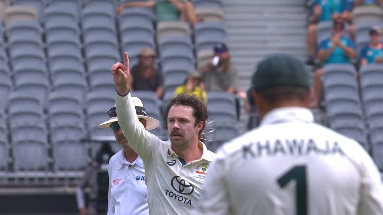 Watch - Head strikes, Pakistan bowled out for 271 | ESPNcricinfo.com