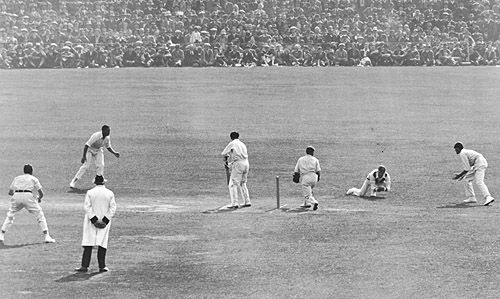 Harold Larwood catches Bill Ponsford | ESPNcricinfo.com