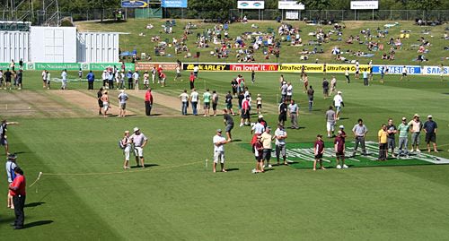 The crowd gather near the pitch during lunch | ESPNcricinfo.com