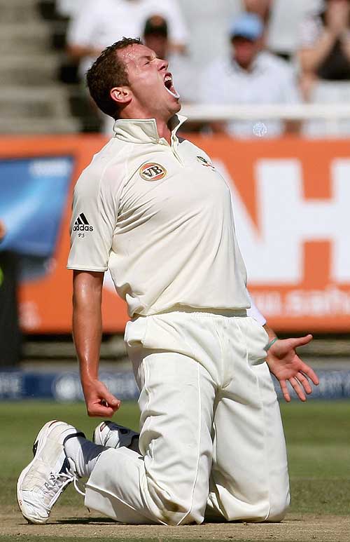 Peter Siddle roars after taking a fine catch | ESPNcricinfo.com