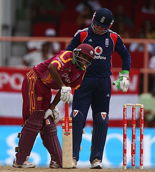 Shivnarine Chanderpaul struggles with cramp during his hundred ... Shivnarine Chanderpaul struggles with cramp during his hundred ...