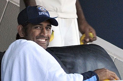 Dhoni injury not serious | ESPNcricinfo