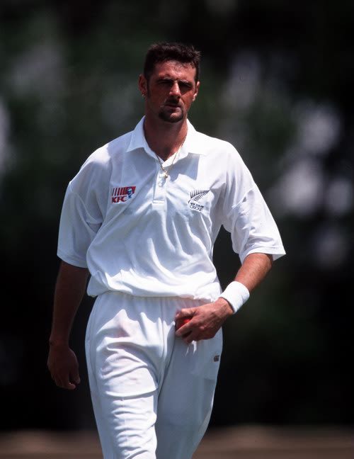 Simon Doull prepares to bowl | ESPNcricinfo.com