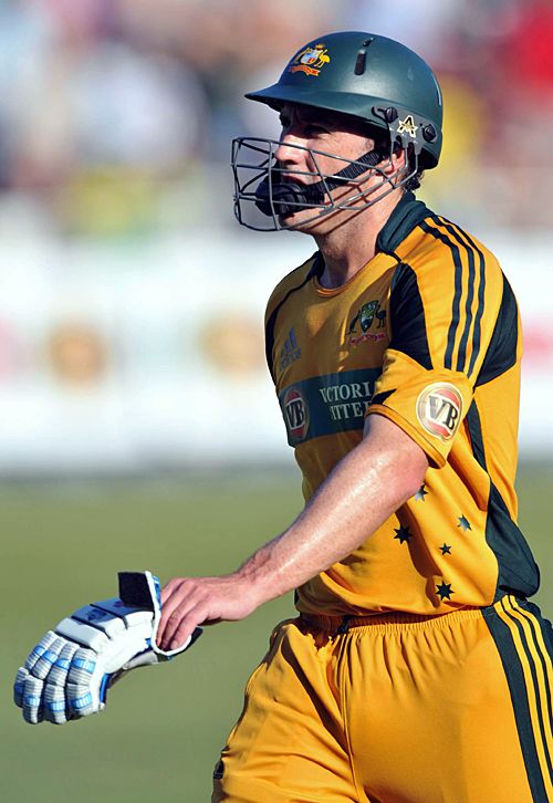 A disappointed David Hussey heads back to the pavilion | ESPNcricinfo.com