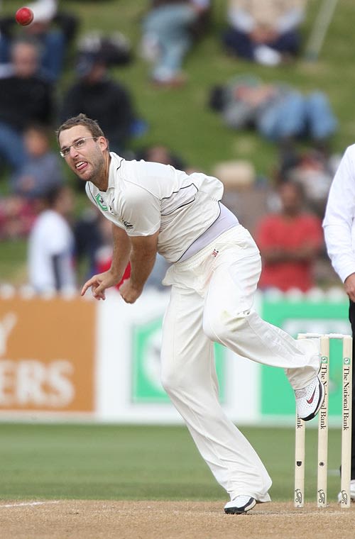 Daniel Vettori bowls | ESPNcricinfo.com