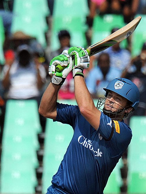 Adam Gilchrist launches into one | ESPNcricinfo.com