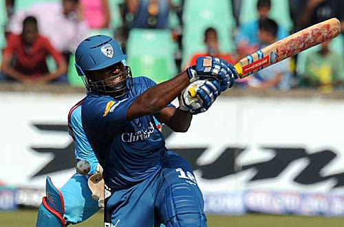 Dwayne Smith swings hard | ESPNcricinfo.com