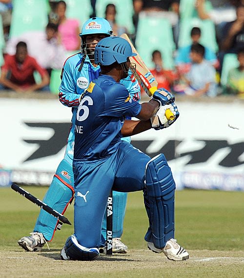 Dwayne Smith is cleaned up for 35 | ESPNcricinfo.com