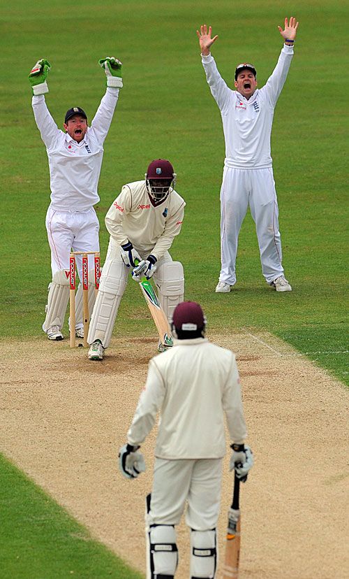 Devon Smith is trapped lbw by Graeme Swann | ESPNcricinfo.com