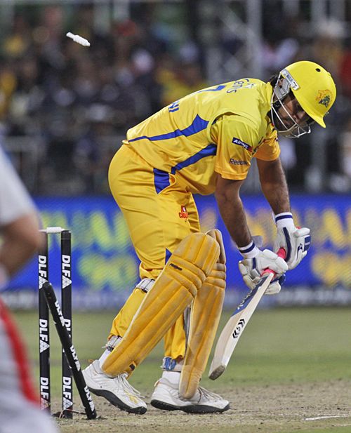 MS Dhoni is cleaned up by Sreesanth | ESPNcricinfo.com