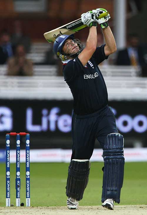 Luke Wright goes high over the leg side during his 71 | ESPNcricinfo.com