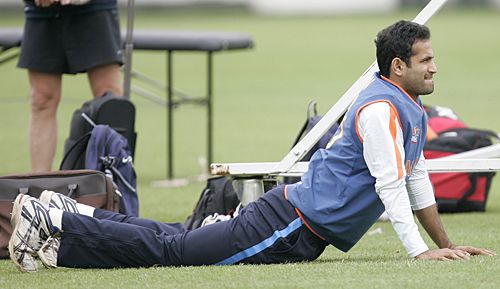 Irfan Pathan goes through the stretching routine | ESPNcricinfo.com