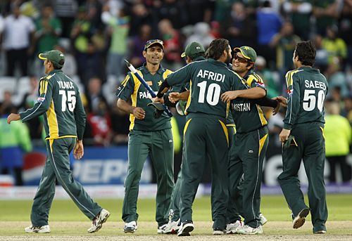 Pakistan players celebrate the victory | ESPNcricinfo.com