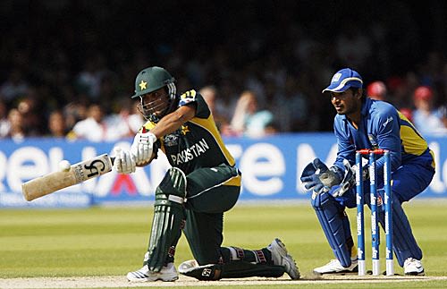 Kamran Akmal goes for the slog-sweep | ESPNcricinfo.com Kamran Akmal goes for the slog-sweep | ESPNcricinfo.com