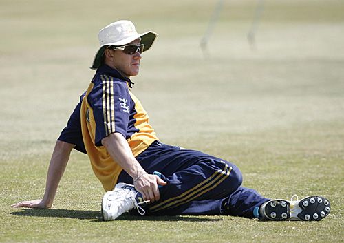 Lee prepares to bowl for his place | ESPNcricinfo