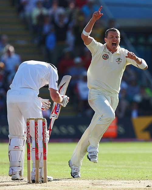 Paul Collingwood is dejected, Peter Siddle thrilled | ESPNcricinfo.com