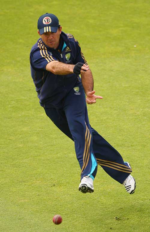 Ricky Ponting goes through his fielding drills | ESPNcricinfo.com
