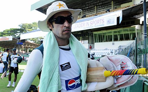 Umar Gul carries his kit back after practice | ESPNcricinfo.com