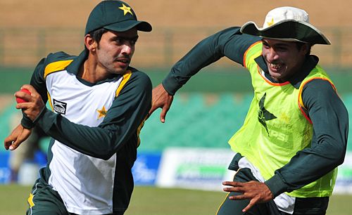 Fawad Alam and Mohammad Aamer warm up | ESPNcricinfo.com