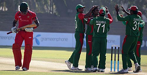 The Bangladesh team celebrate the wicket of Hamilton Masakadza ...