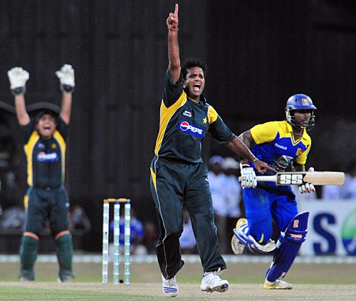 Naved-ul-Hasan successfully appeals for an lbw against Mahela Udawatte ...