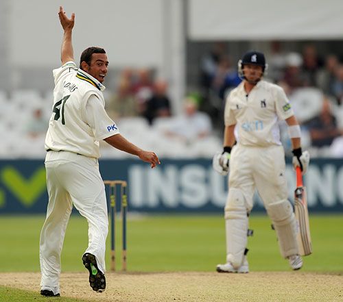 Andre Adams claims the wicket of Ian Bell | ESPNcricinfo.com