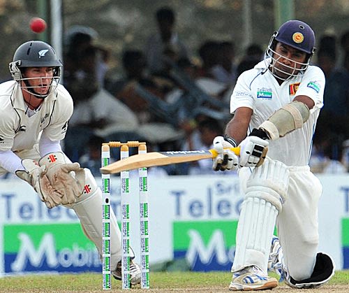 Mahela Jayawardene plays the reverse-sweep | ESPNcricinfo.com