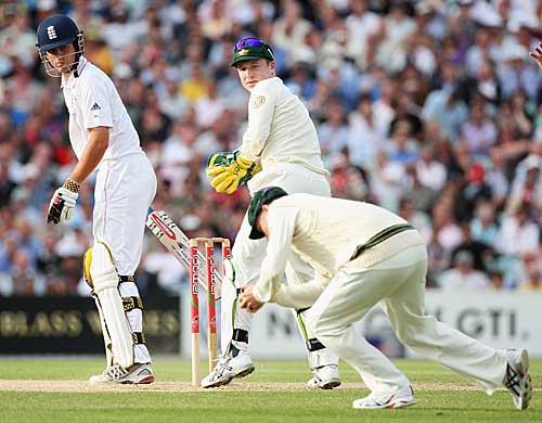 The Oval pitch causes a dust storm | ESPNcricinfo