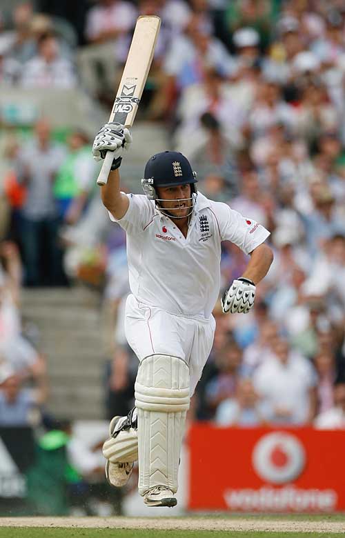 Jonathan Trott charges through for his first Test century ...