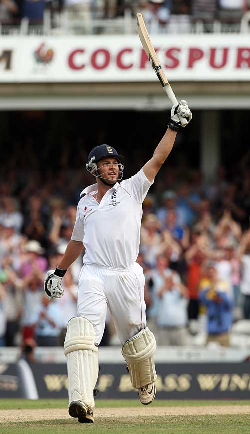 Jonathan Trott salutes the ground as he reaches his hundred ...