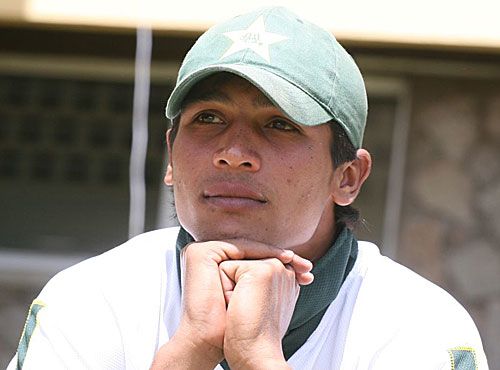 Mohammad Aamer is deep in thought | ESPNcricinfo.com