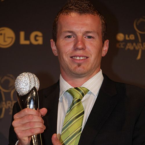 Peter Siddle proudly displays his Emerging Player of the Year trophy ...