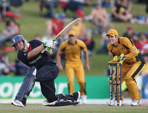 Luke Wright launched two sixes off Nathan Hauritz | ESPNcricinfo.com