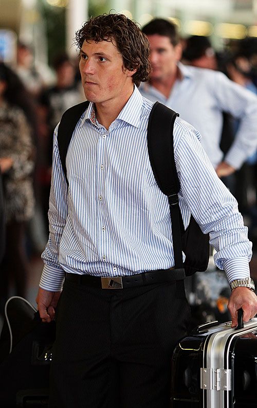 BJ Watling makes his way into the airport | ESPNcricinfo.com