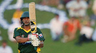 Quaid-e-Azam Trophy 2009/10, NBP vs SNGP Group A Match Report, December ...