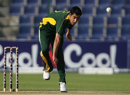 Umar Gul in action in Abu Dhabi | ESPNcricinfo.com