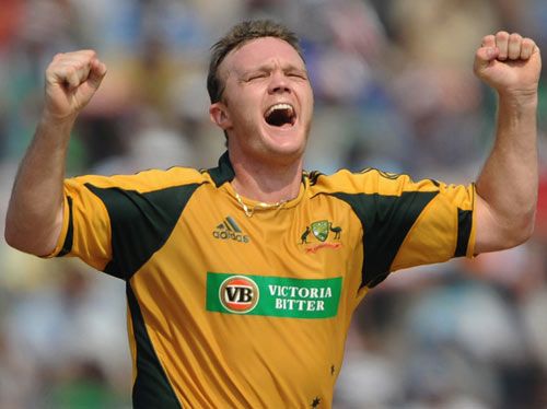 Doug Bollinger soaks up the moment after dismissing MS Dhoni ...