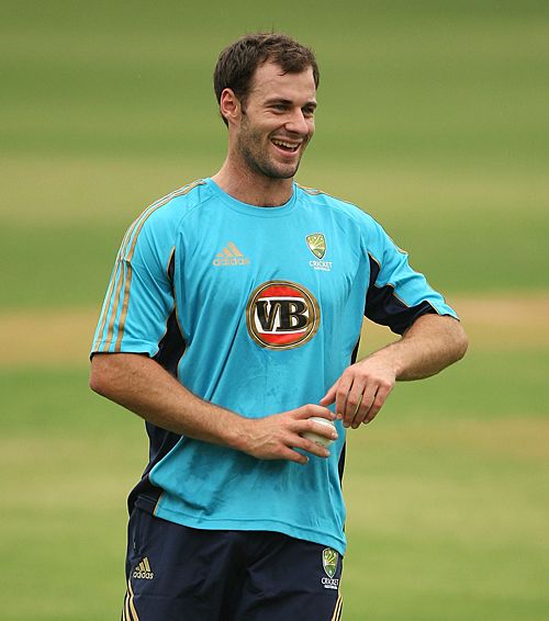 Burt Cockley warms up ahead of the final ODI | ESPNcricinfo.com