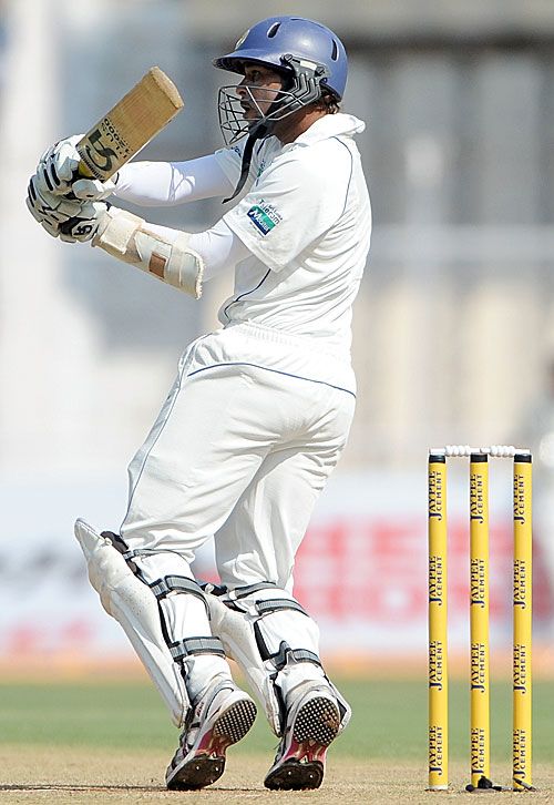 Tillakaratne Dilshan targets the on side | ESPNcricinfo.com