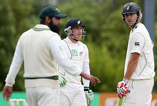 Brendon McCullum and Daniel Vettori have a chat during their 164-run ...
