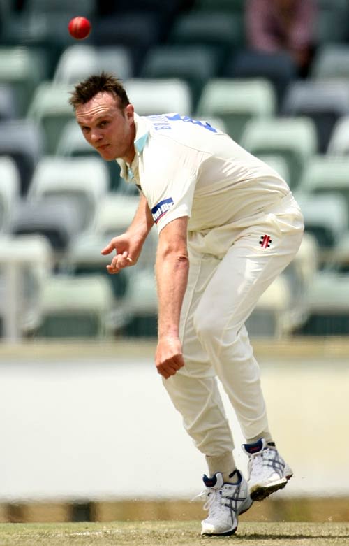Doug Bollinger sends down a delivery | ESPNcricinfo.com