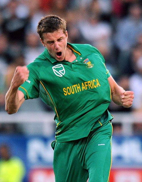 Morne Morkel celebrates the wicket of Strauss on his comeback to the ...