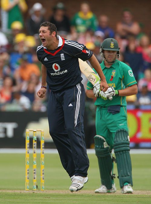 Tim Bresnan roars with delight after trapping AB de Villiers lbw for 22 ...